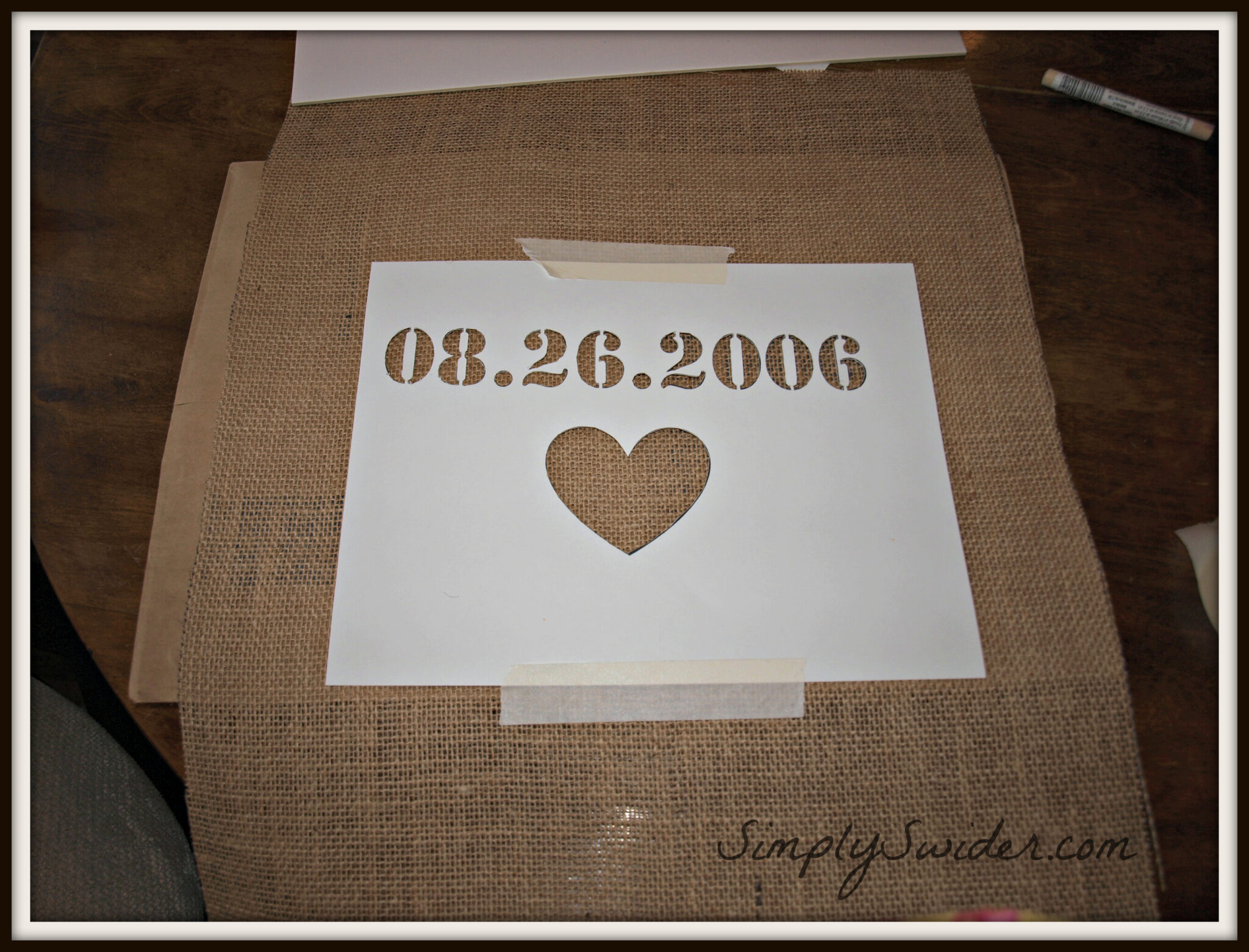 DIY Burlap Art - SimplySwider.com