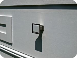 DIY Greek Key Console - SimplySwider.com