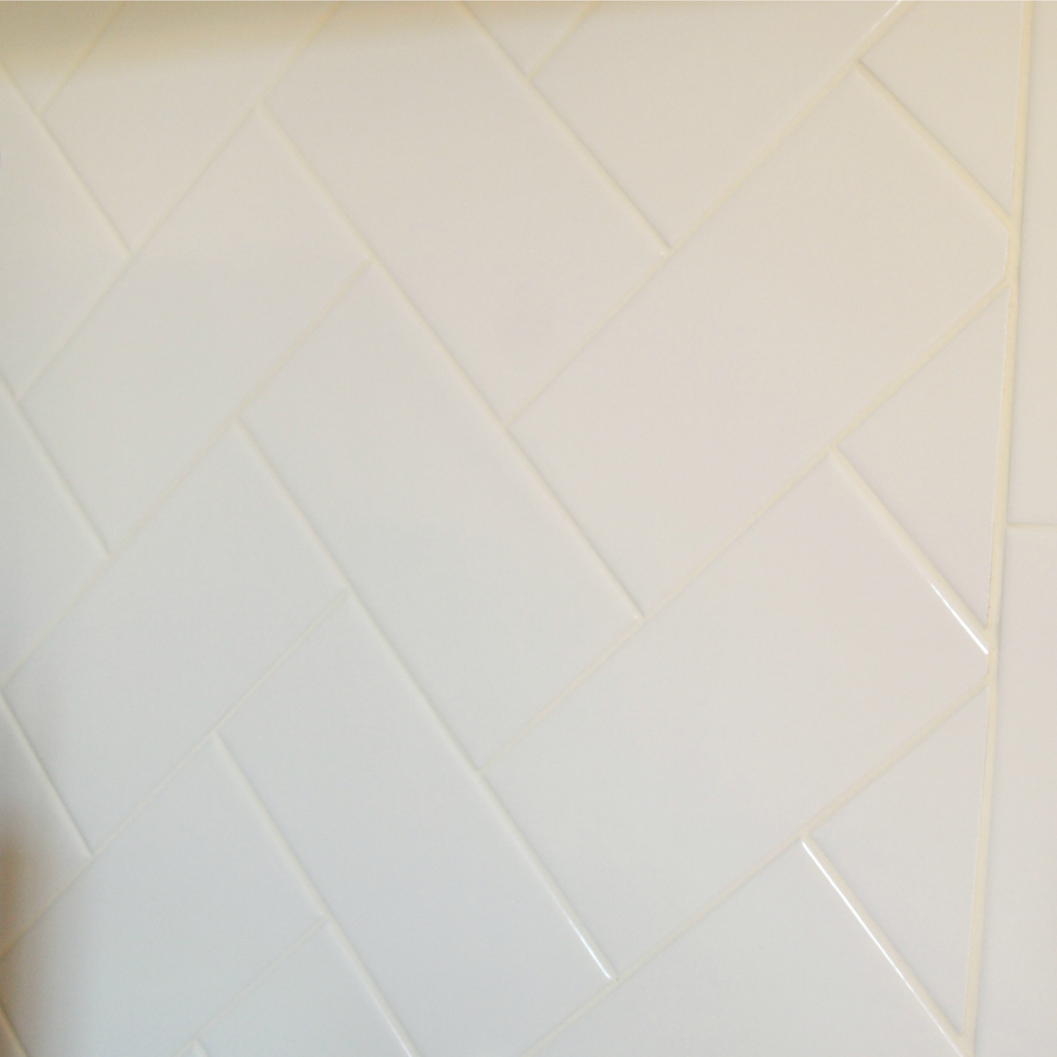 Subway Tile Back Splash in a Herringbone Pattern - SimplySwider.com