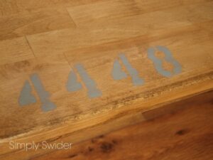 DIY Industrial Table Tutorial - SimplySwider.com