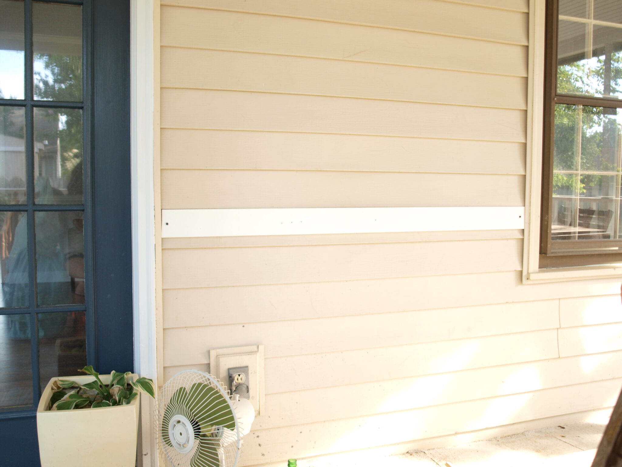 Outdoor Reclaimed Wood Floating Buffet - SimplySwider.com