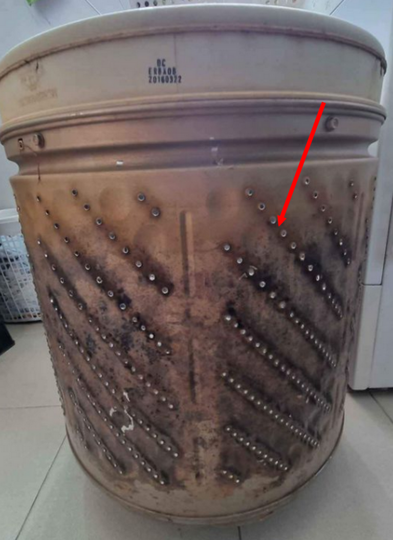 Black Flakes in Washing Machine: Causes & Fixes - SimplySwider.com