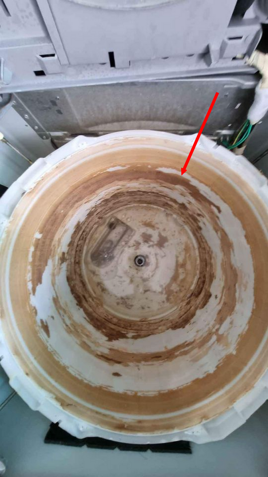Black Flakes in Washing Machine: Causes & Fixes - SimplySwider.com