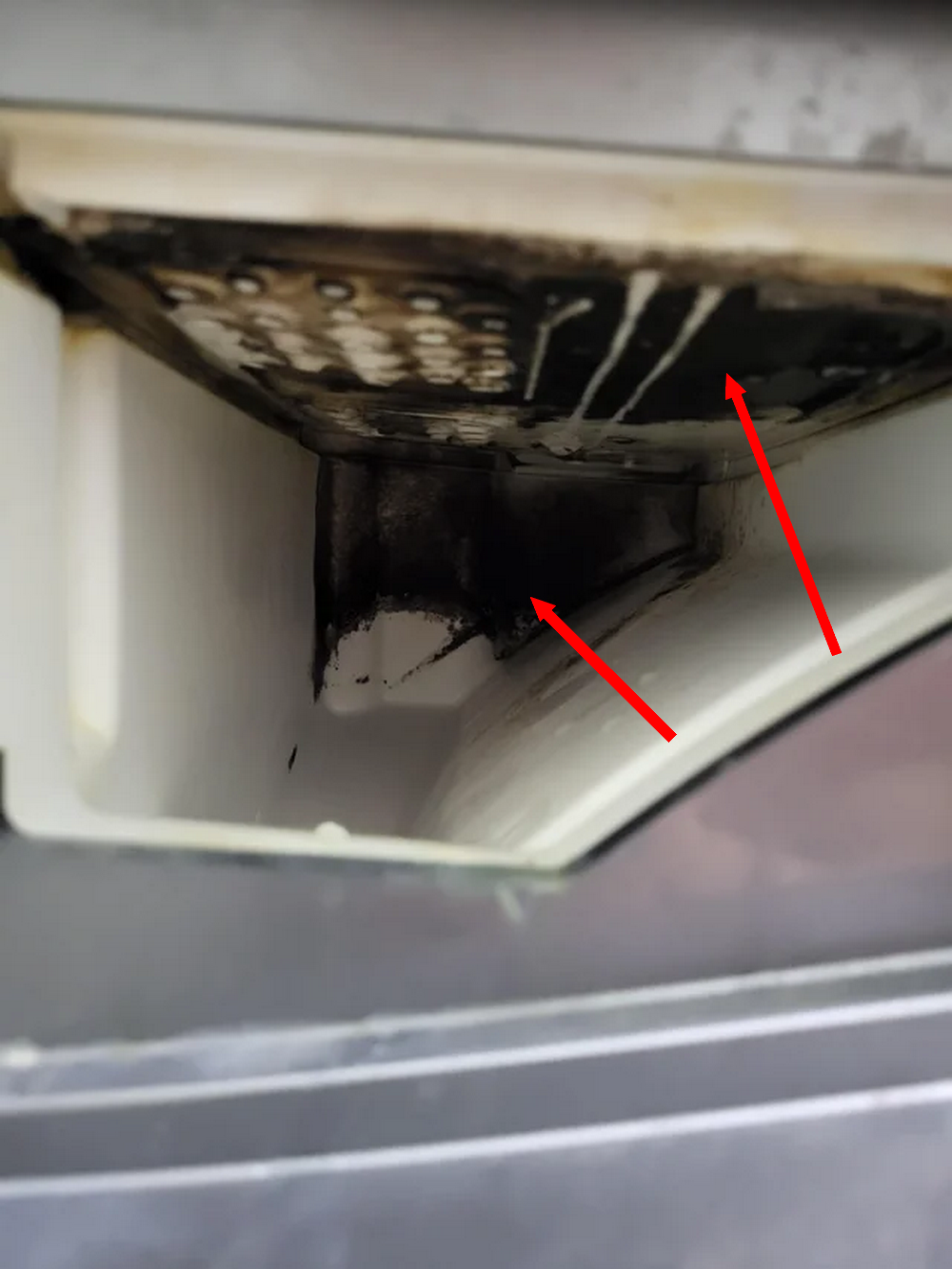 Black Flakes in Washing Machine: Causes & Fixes - SimplySwider.com