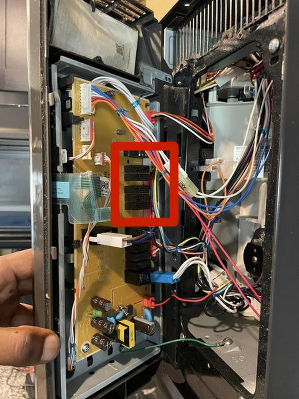 Microwave Fan Won't Turn Off [DIY GUIDE] - SimplySwider.com